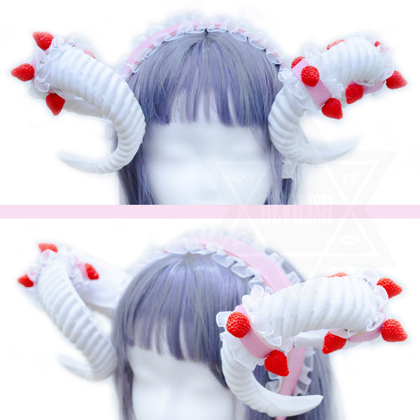 Strawberry cake horns* – DEVILISH
